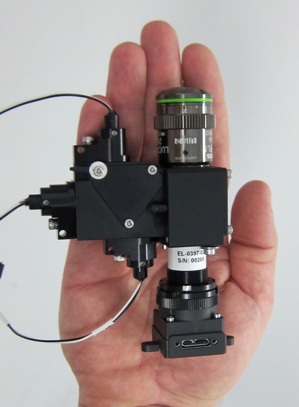 Compact and High Performance Fluorescence Microscopy